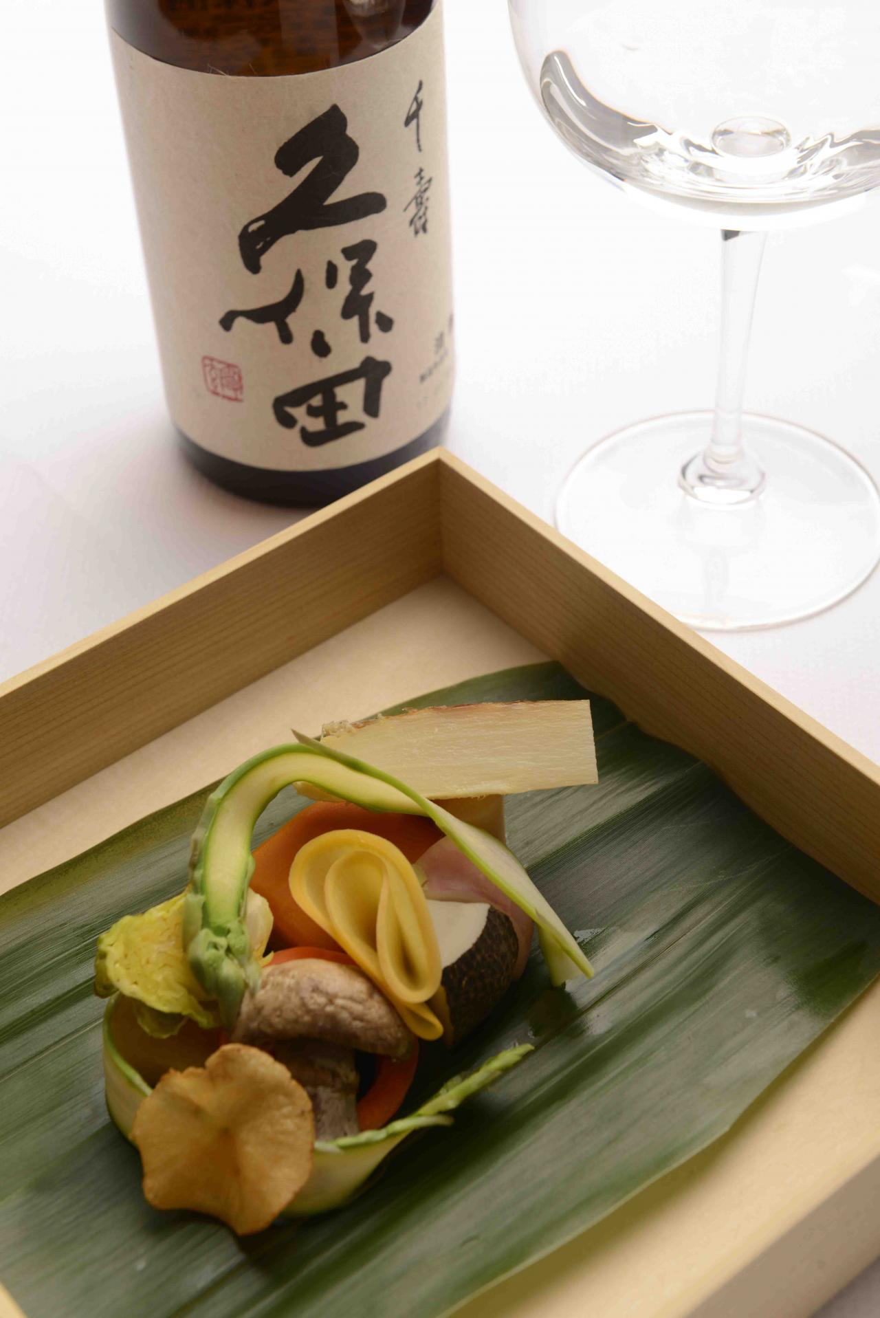世界も認めた日本料理の気鋭シェフが花見をテーマに躍動。[JAPAN PRESENTATION in Paris／フランス,パリ] | ONESTORY